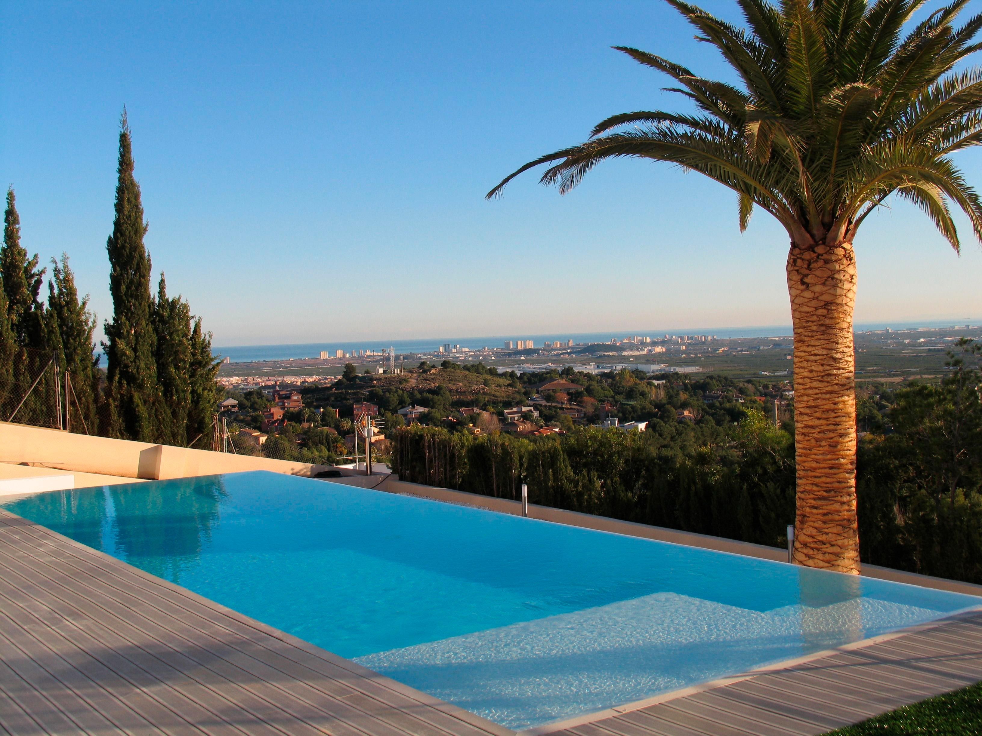 Piscinas infinity pool en Castellón | Piscinas Suinco